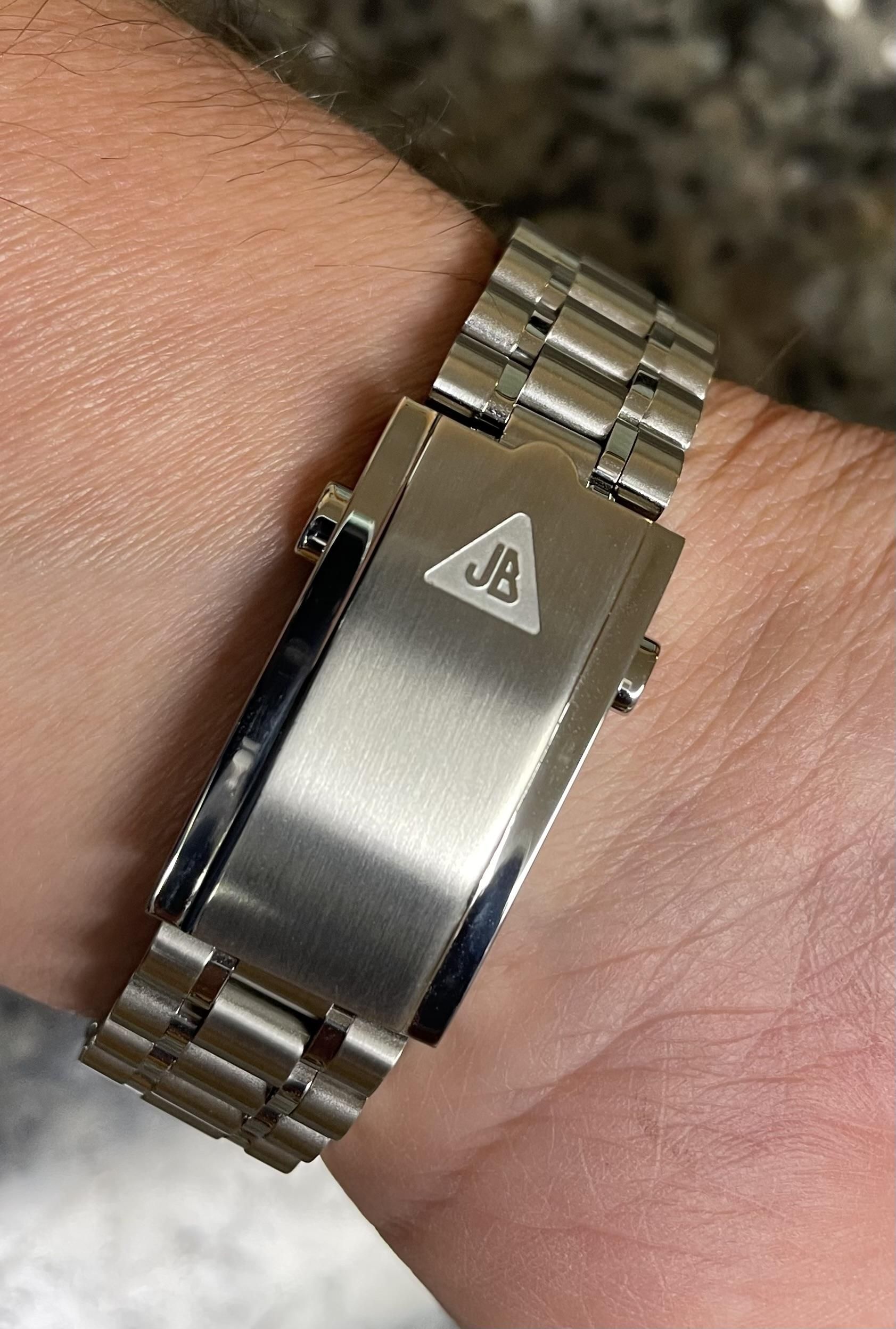 A Quick Review of the Forstner Bullet Bracelet for the Omega Seamaster ...
