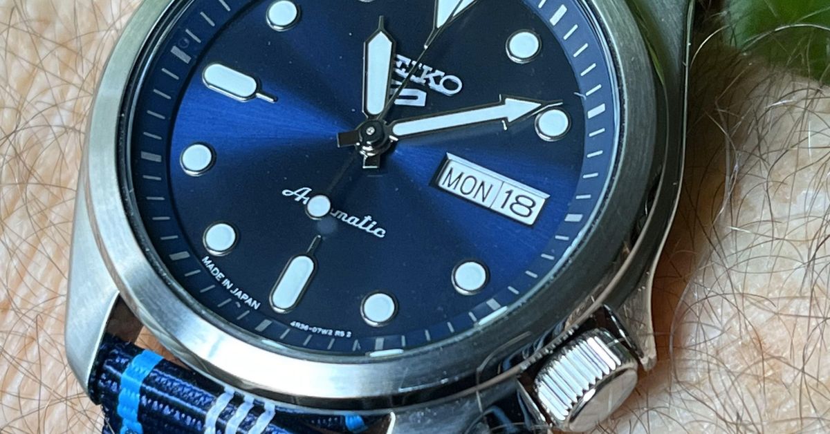 Finally a strap that "clicks" | WatchCrunch