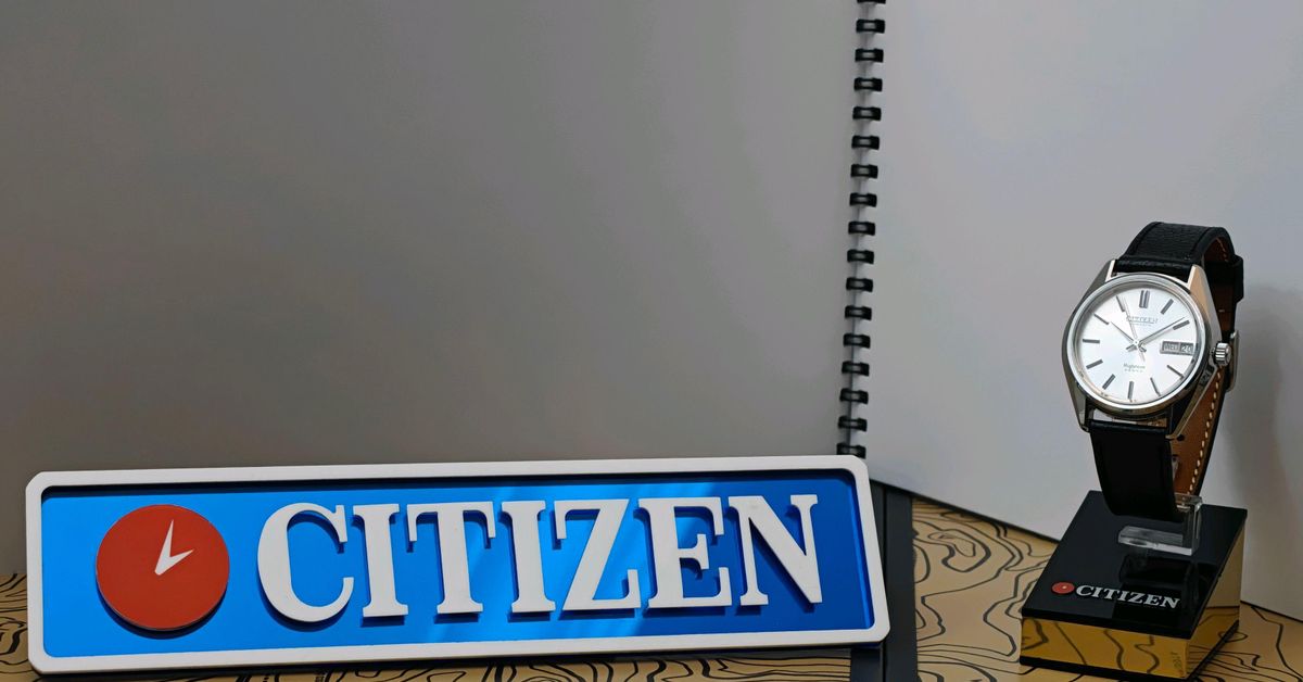 Vintage Citizen Stand and display | WatchCrunch