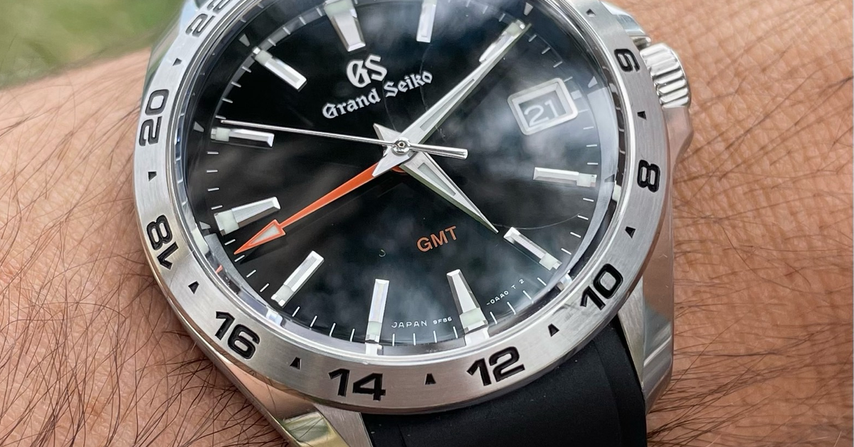 Grand Seiko SBGN003 with fitted rubber strap | WatchCrunch