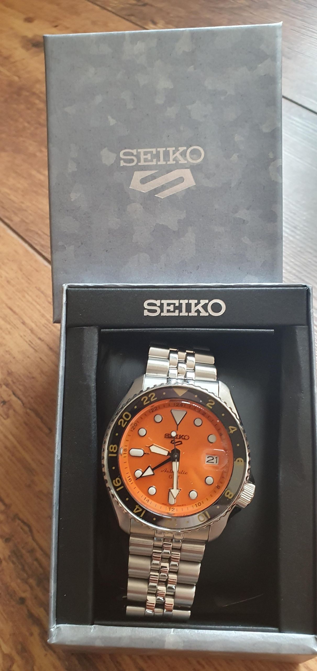 Seiko SSK005 unboxing | WatchCrunch