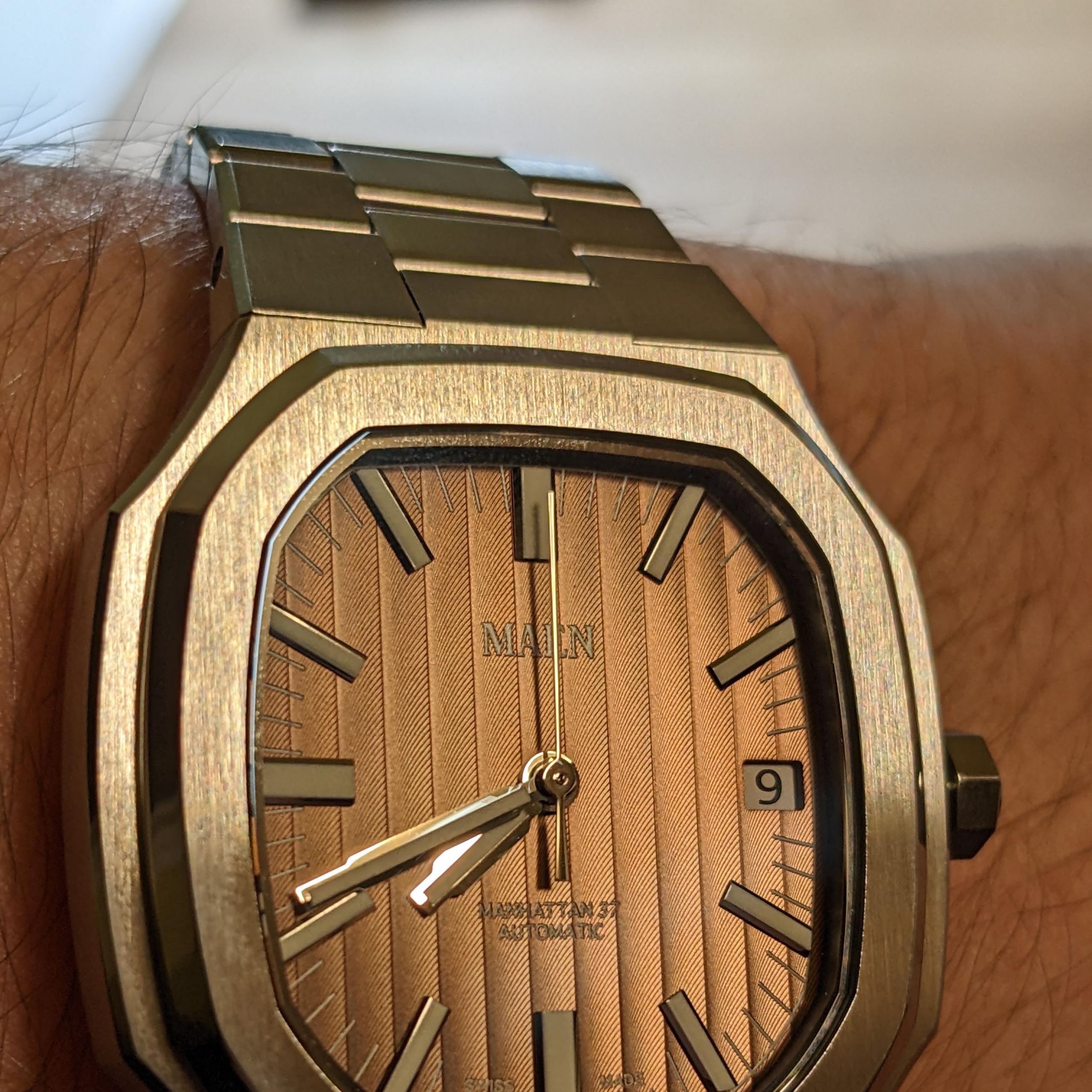The Art in Deco: Maen Manhattan 37 review | WatchCrunch