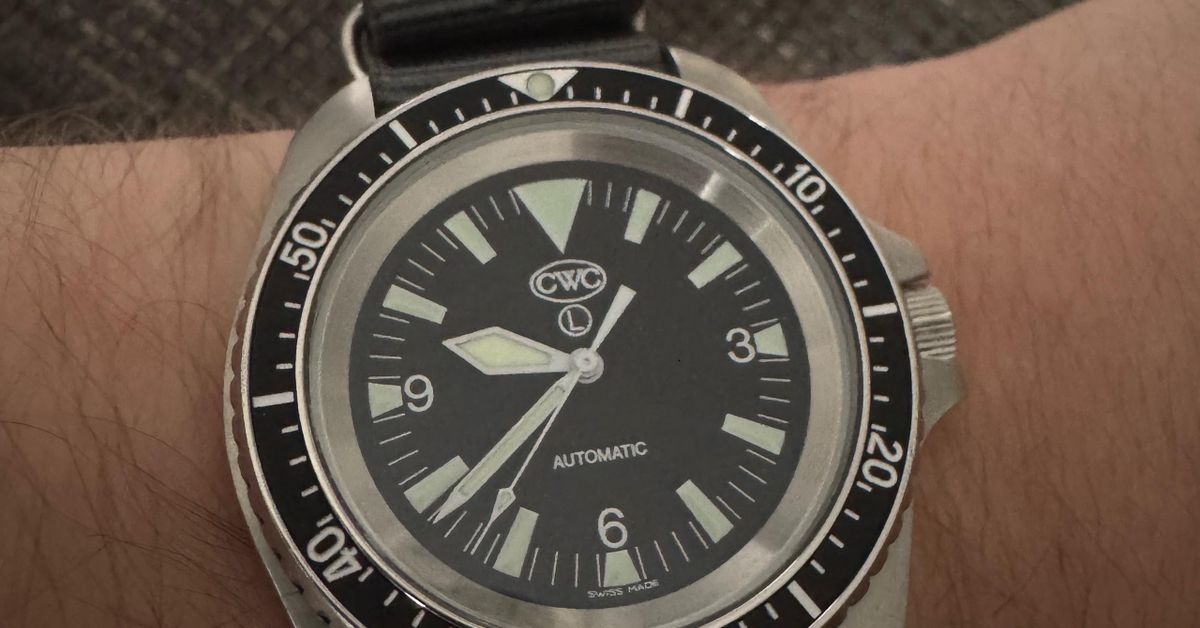 CWC RN Automatic Diver | WatchCrunch
