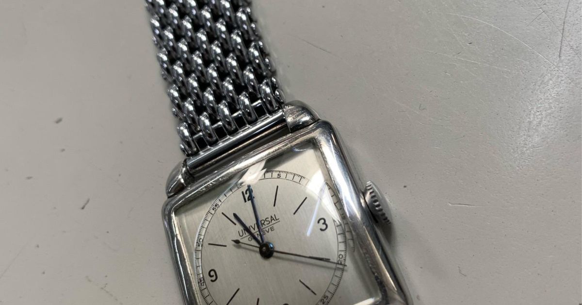 Universal Geneve Square 1943 | WatchCrunch
