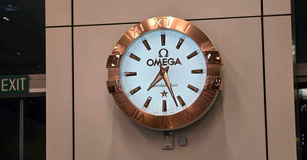 OMG IT'S AN OMEGA CLOCK 😍 | WatchCrunch