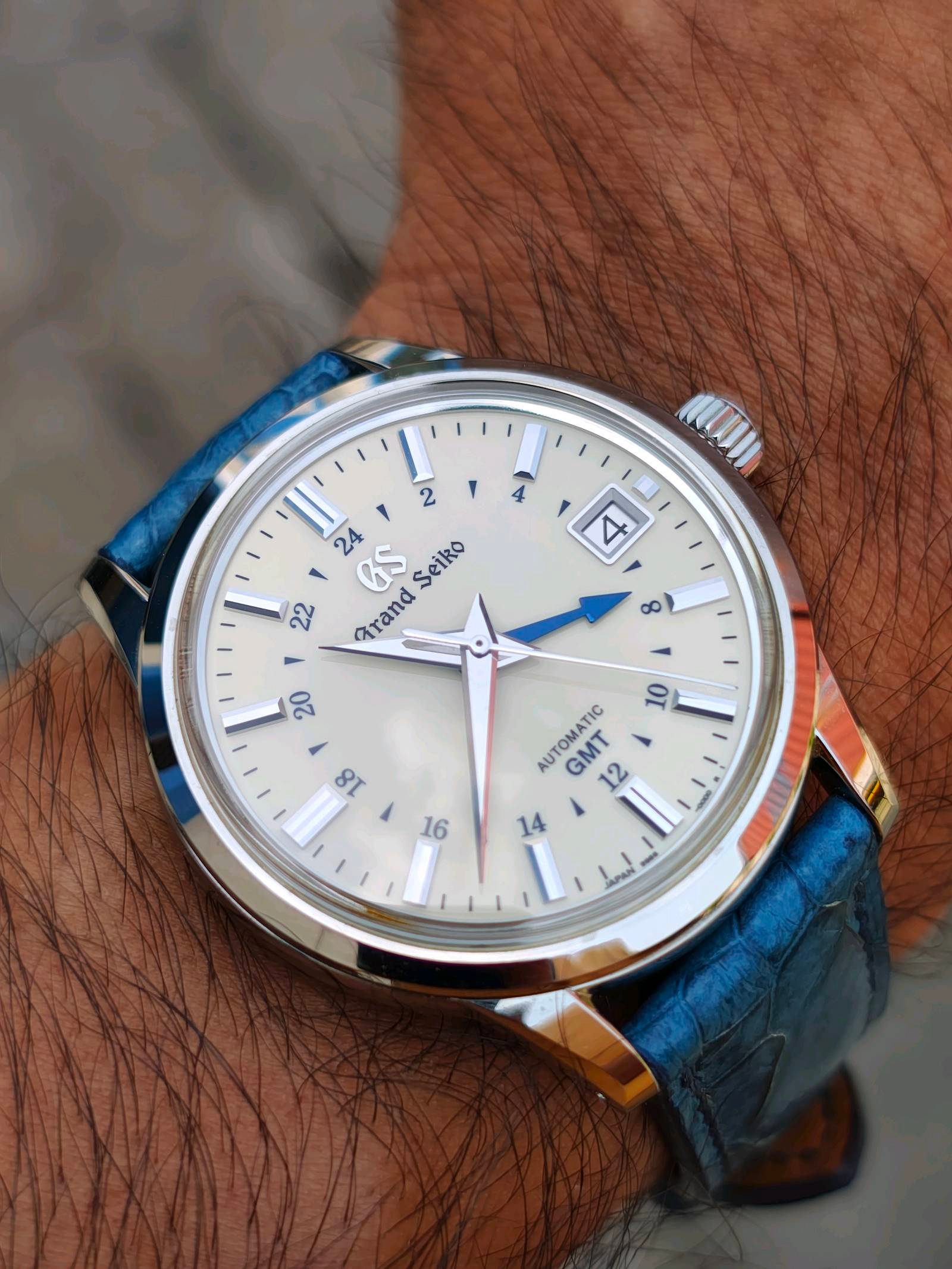 Grand Seiko SBGM221 | WatchCrunch