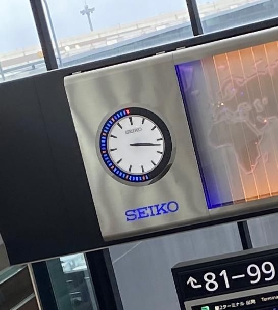 Airport watch booths/clocks | WatchCrunch