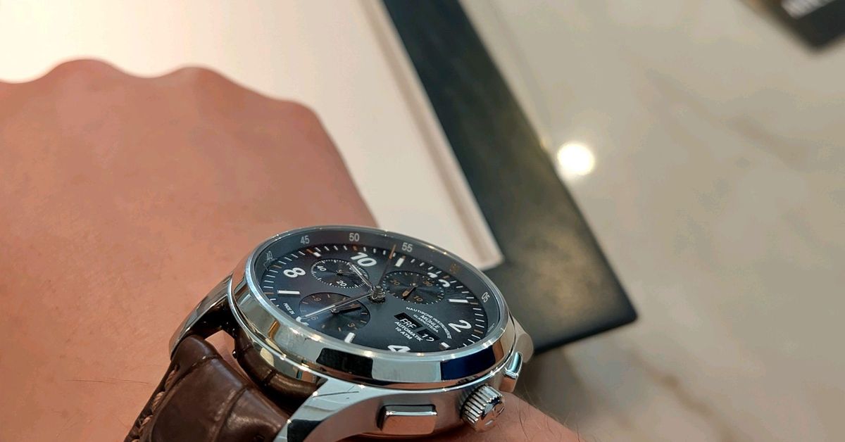 Mühle Glashütte lunova Chronograph | WatchCrunch