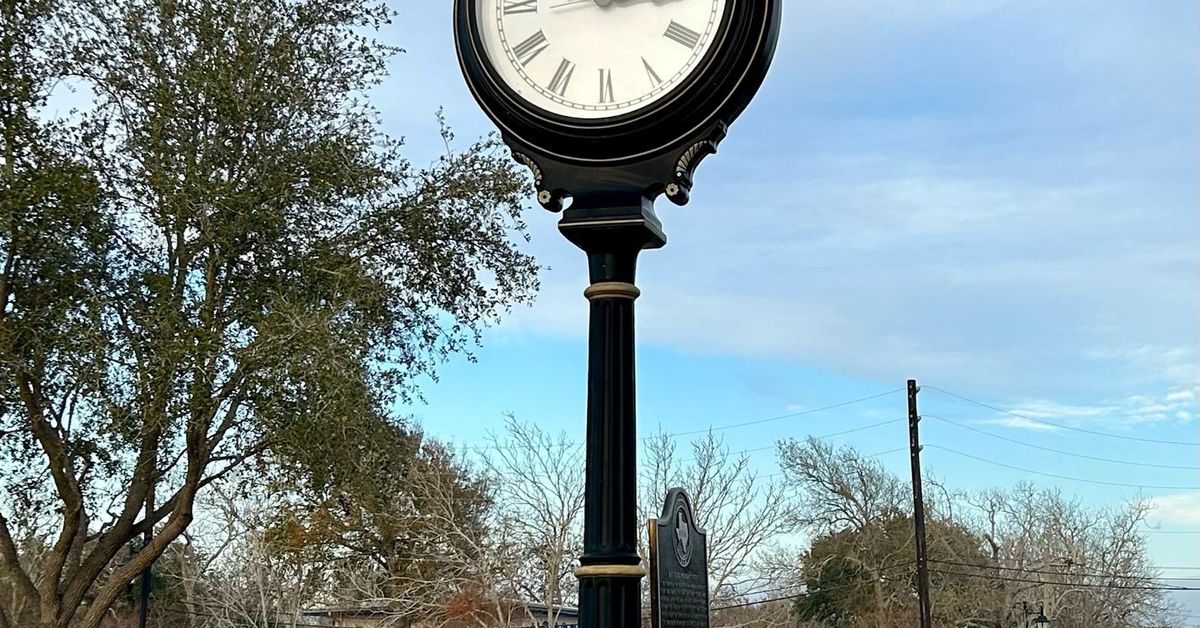 The Verdin Company Clock | WatchCrunch