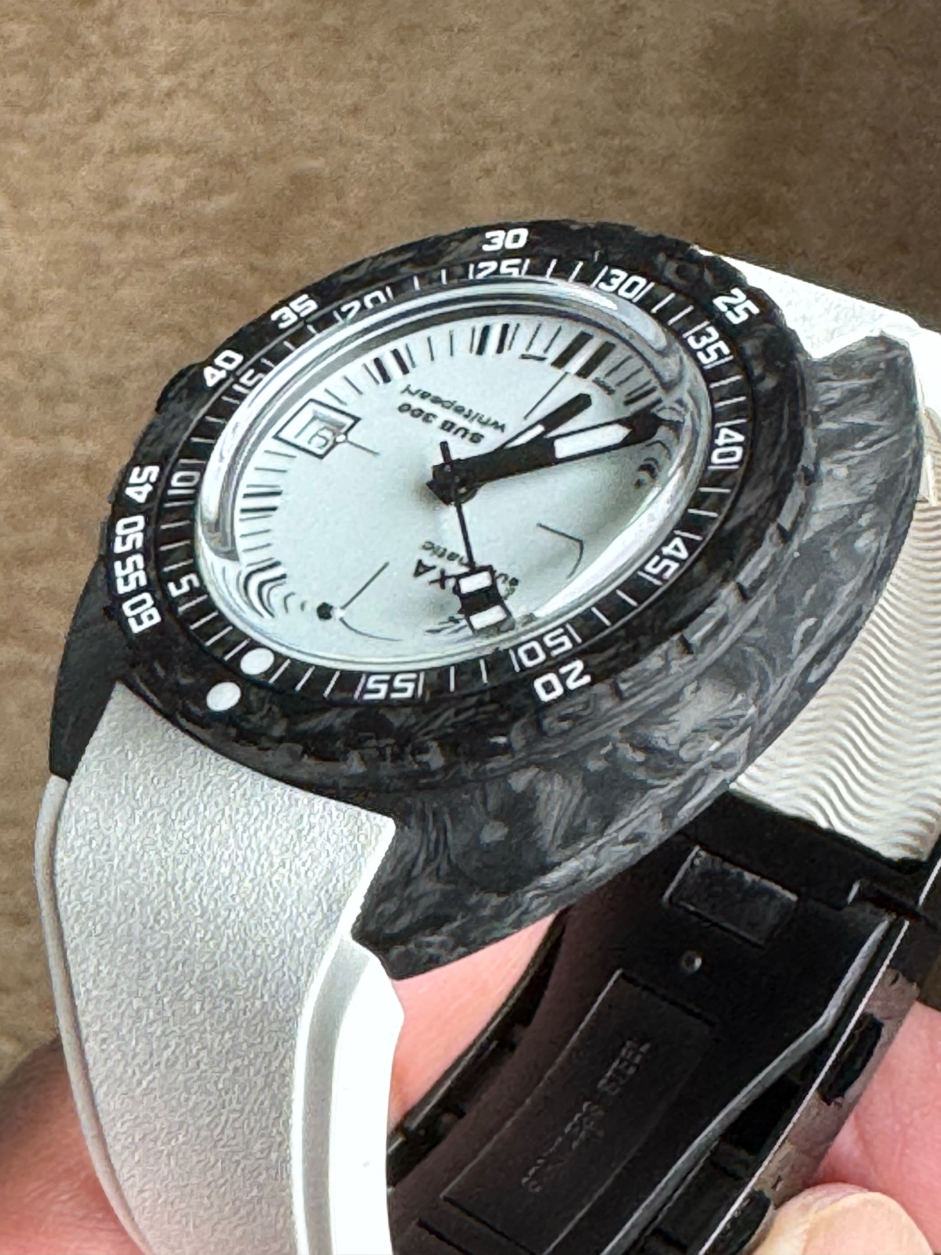 Pre-Owned Doxa 300 M Carbon - white dial For Sale