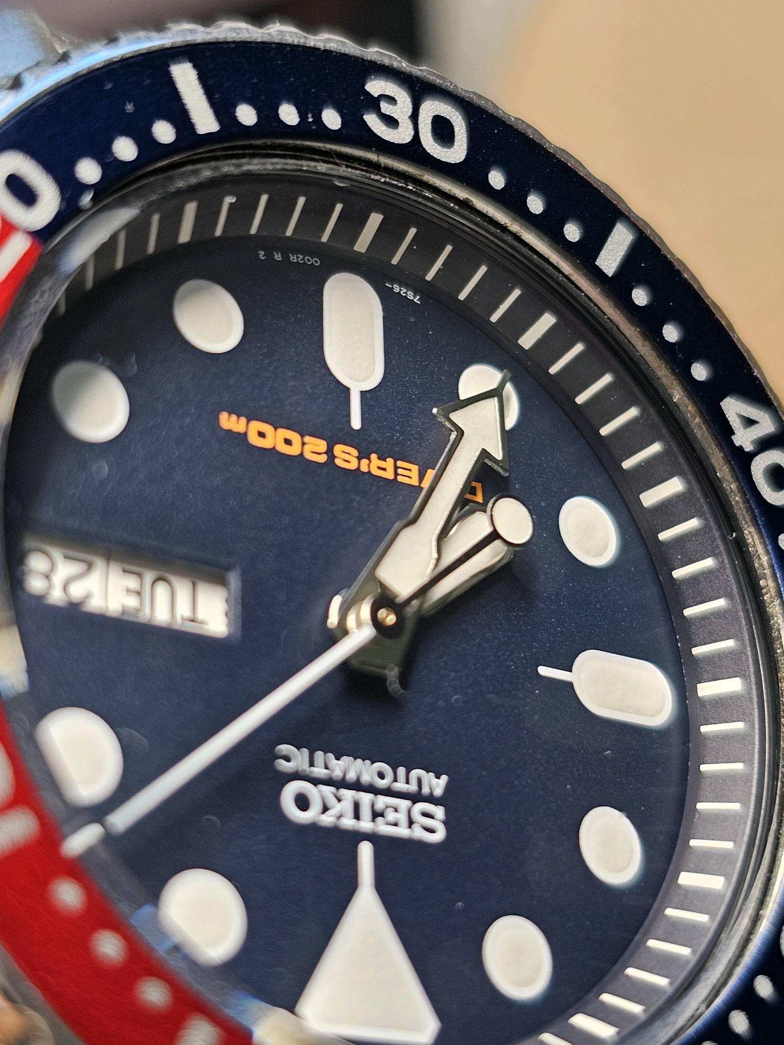 Comparison shots of skx015 and skx009 | WatchCrunch