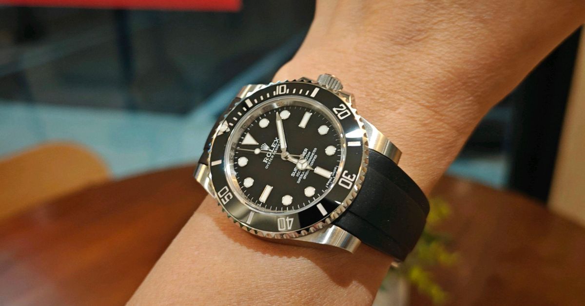 Wearing your watch above/below the wrist bones? 🤔 | WatchCrunch