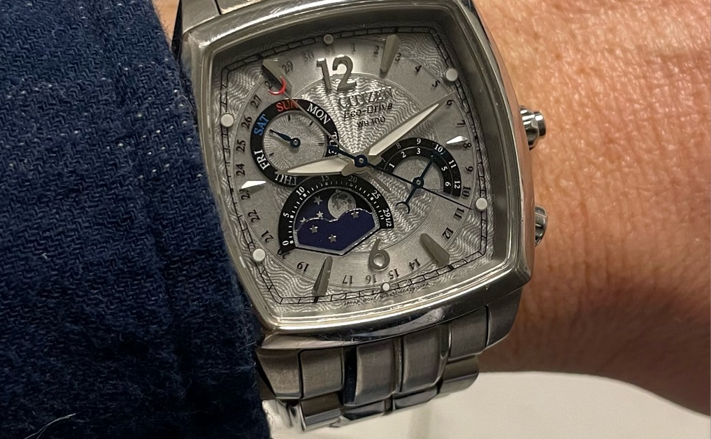 Citizen Calibre 8651 Moon Phase | WatchCrunch