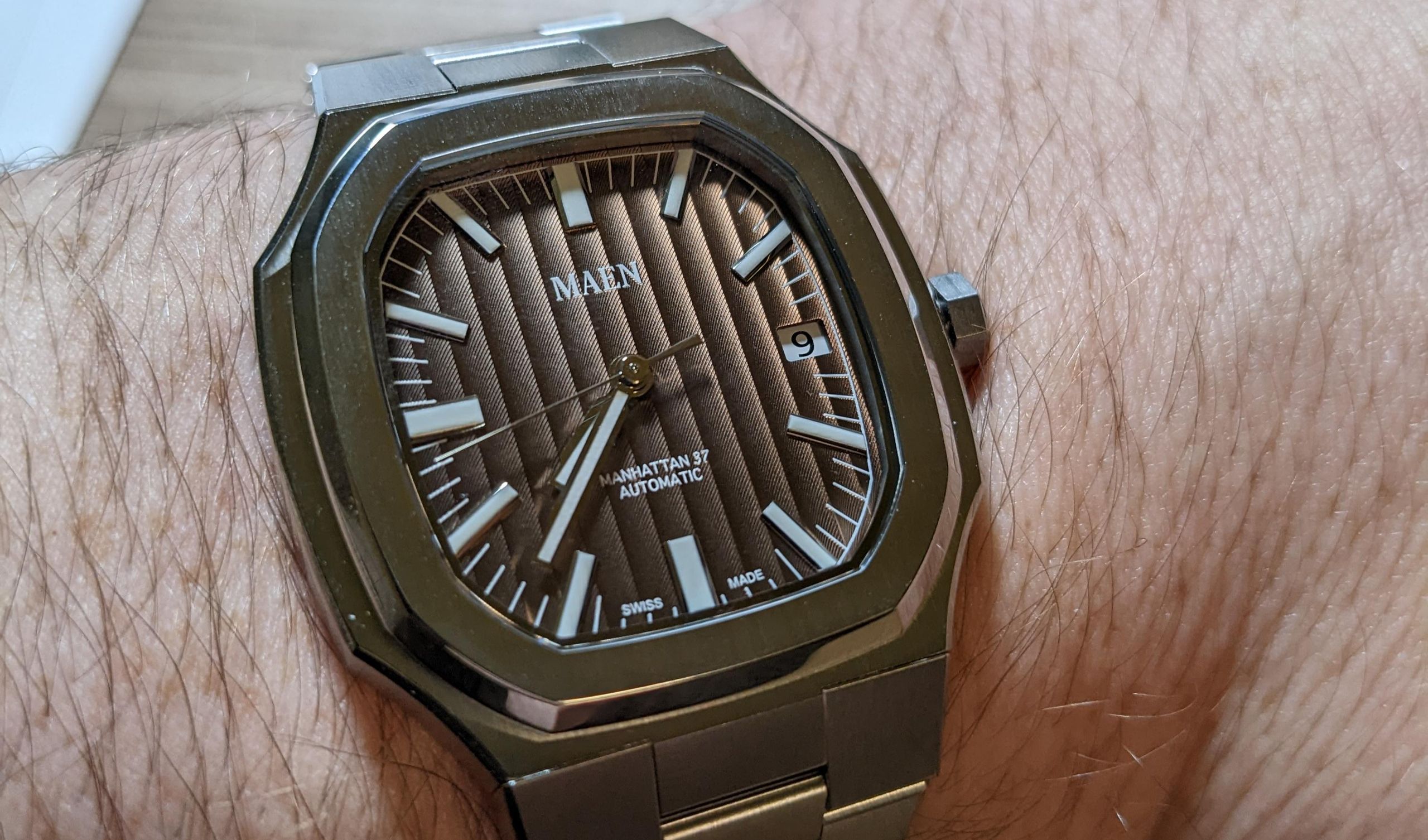 The Art in Deco: Maen Manhattan 37 review | WatchCrunch