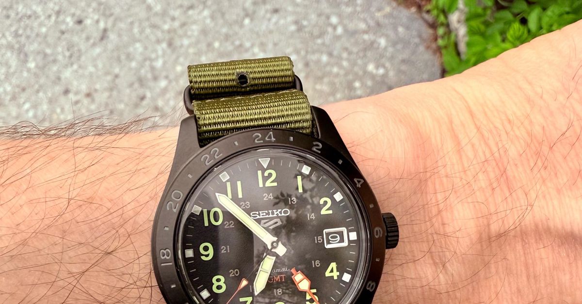 Seiko 5 Sports SSK025 | WatchCrunch