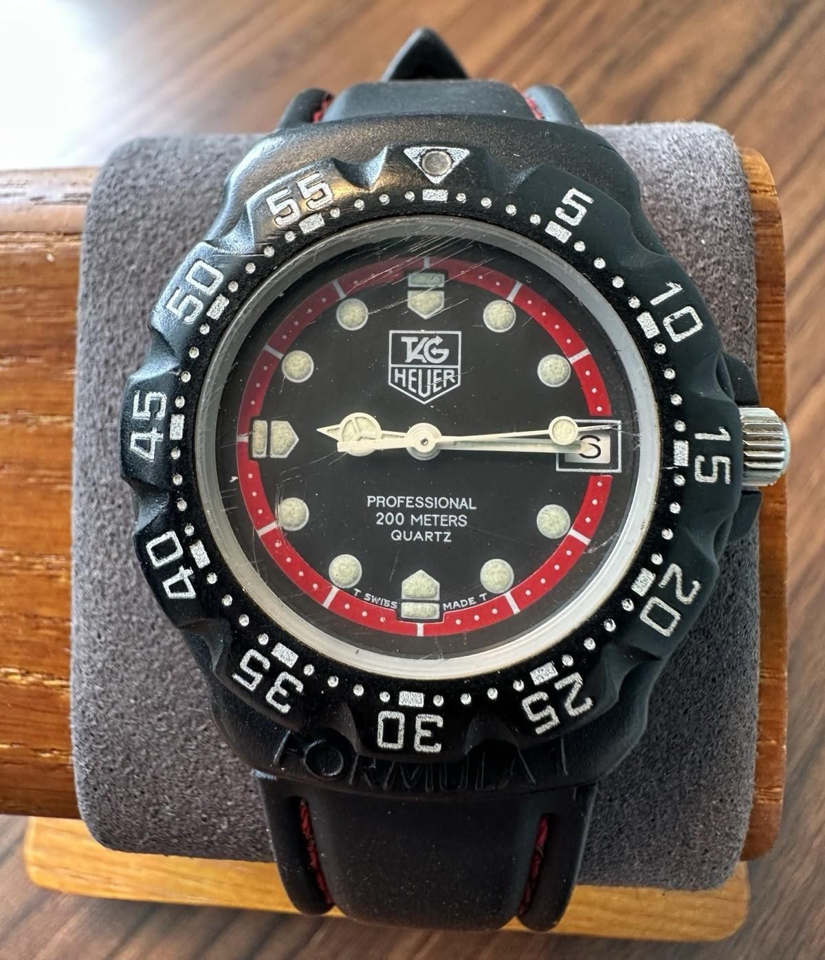 Tag Heuer Formula 1 Quartz 200M Black/Red Dial Date Black Rubber Strap ...