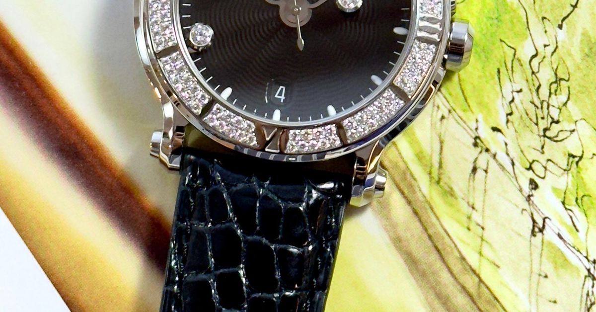 42mm on a woman’s wrist hits different 🤩 | WatchCrunch