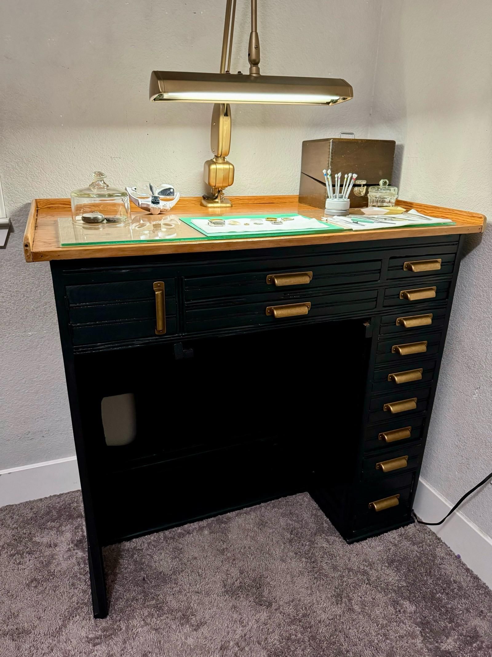 New watchmaker bench | WatchCrunch