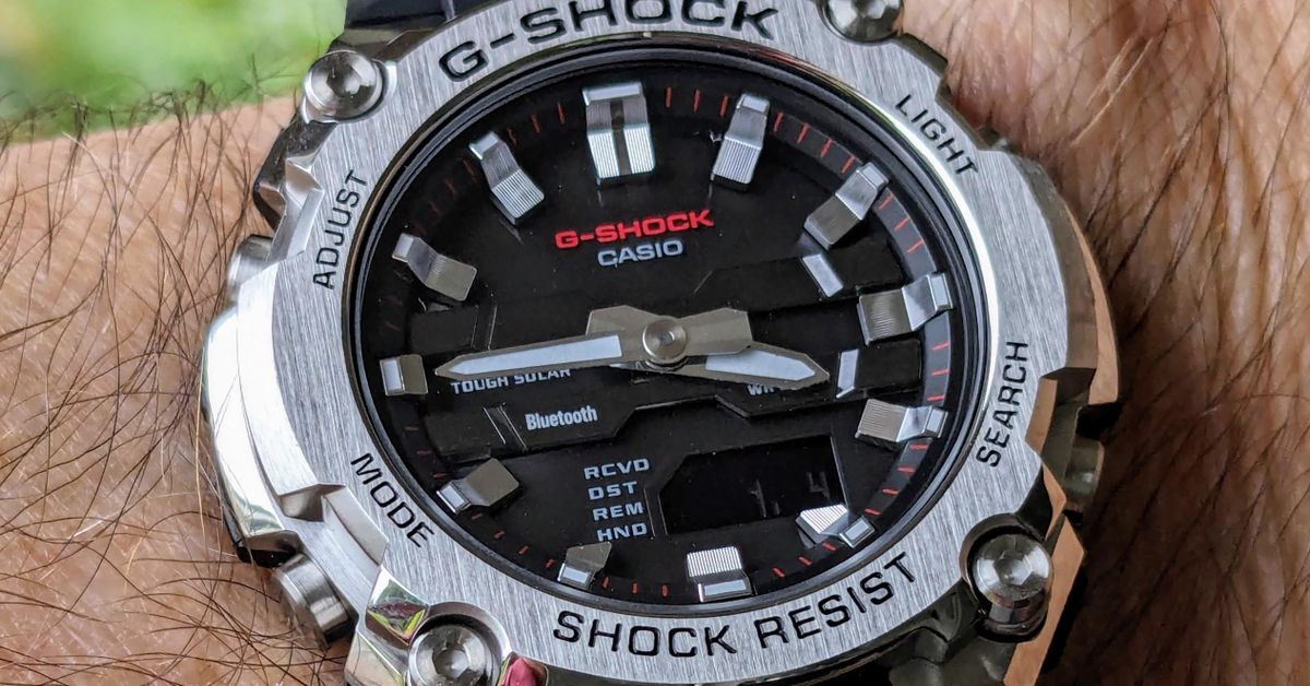 Casio GST-B600-1A - A more compact G-SHOCK | WatchCrunch