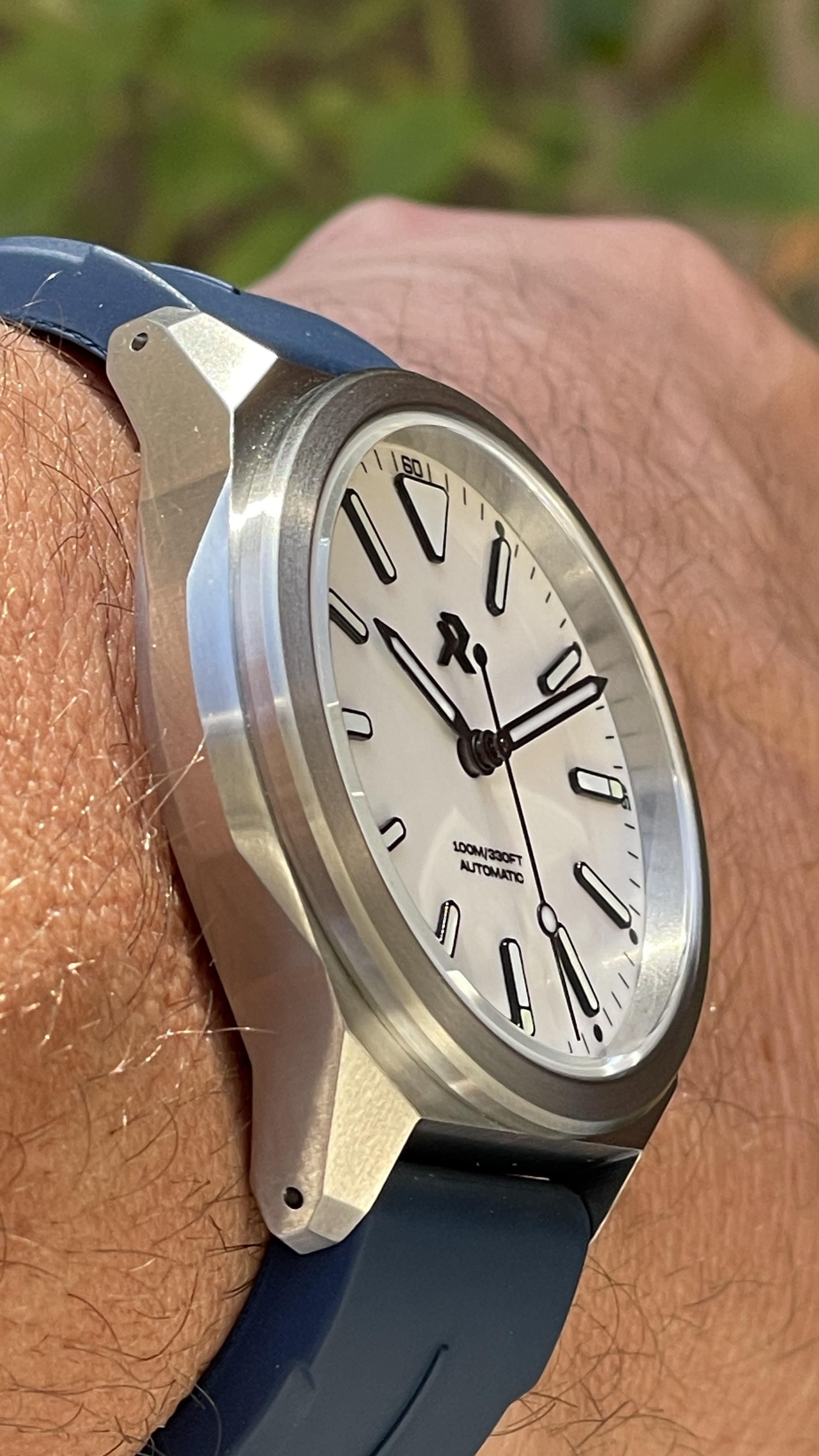 Review of the RZE Resolute Pro (Titanium, White Enamel 40mm) | WatchCrunch