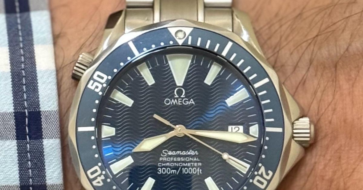 Omega SMP300 2255.80 Electric Blue | WatchCrunch
