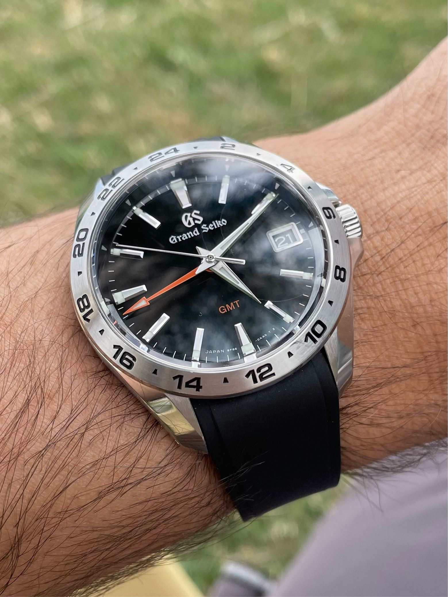 Grand Seiko SBGN003 with fitted rubber strap | WatchCrunch