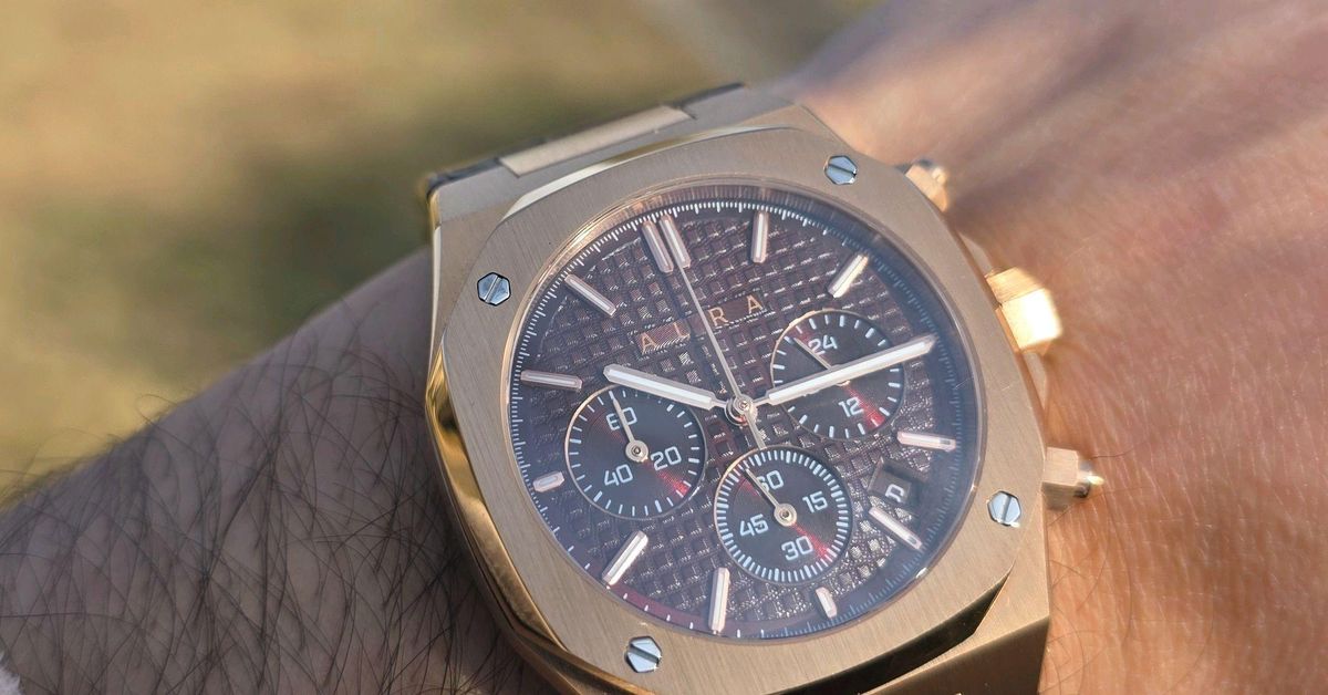 Double Wristing Aura | WatchCrunch