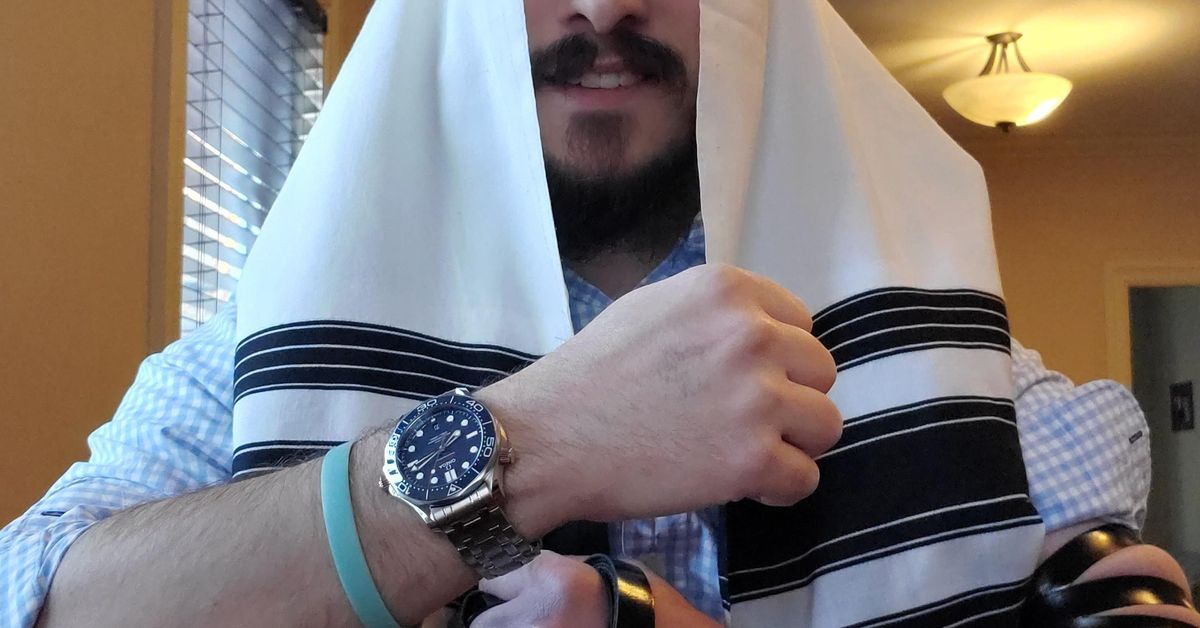 Wrist swap for Tefillin | WatchCrunch