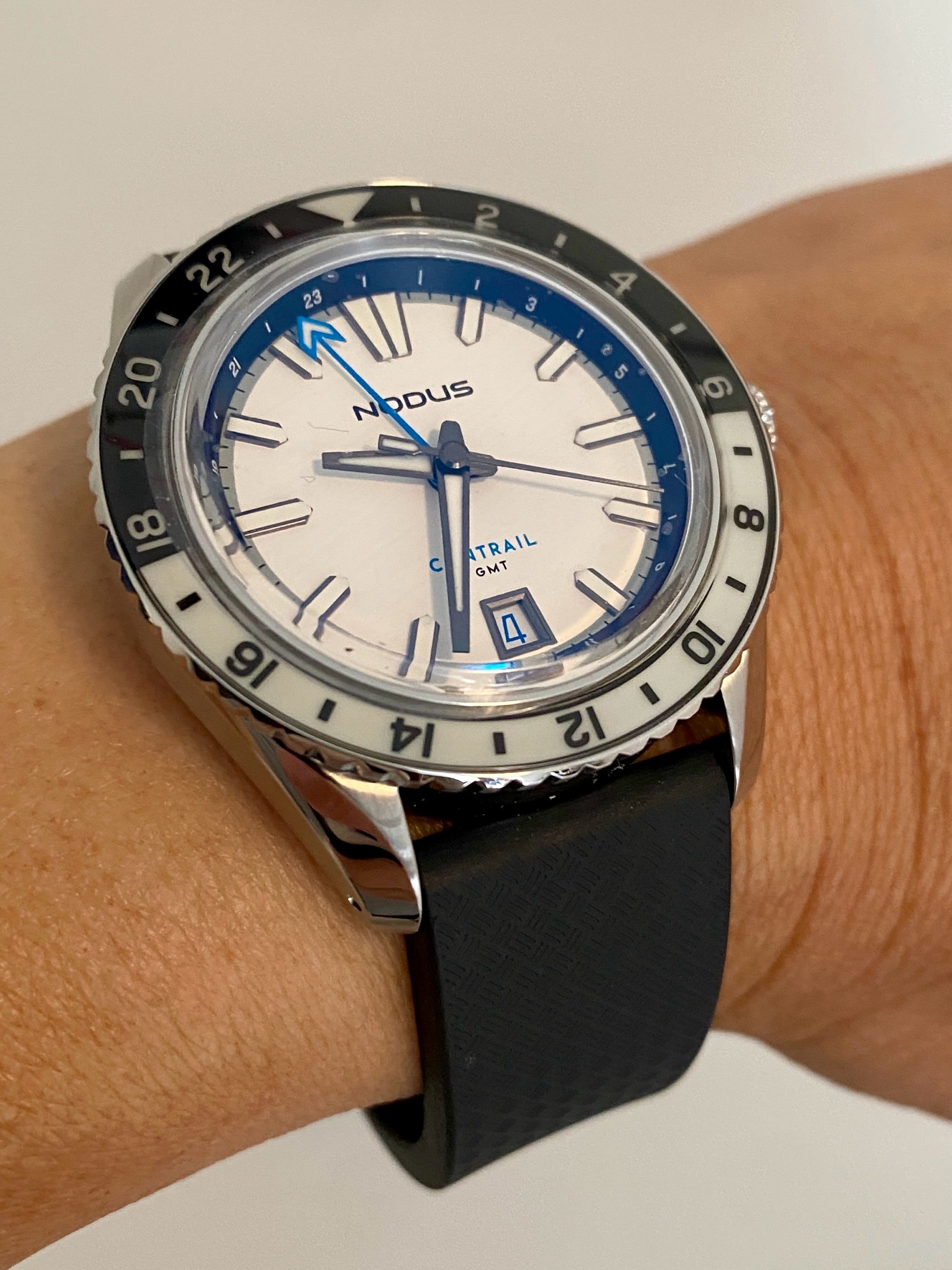 Nodus Contrail GMT | WatchCrunch