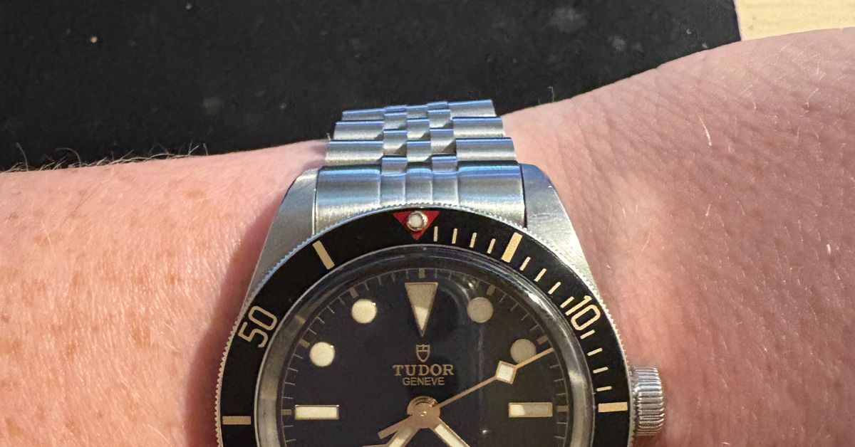 I took my Tudor BB58 Bezel apart to fix the misaligned bezel insert ...
