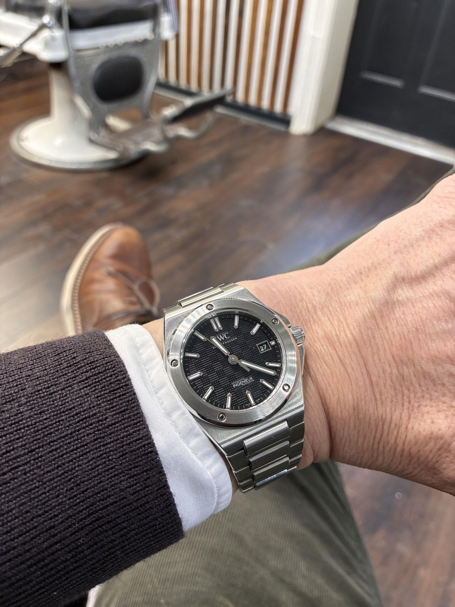 While waiting for my kid's haircut, I wondered if the Sellita SW200-1 ...