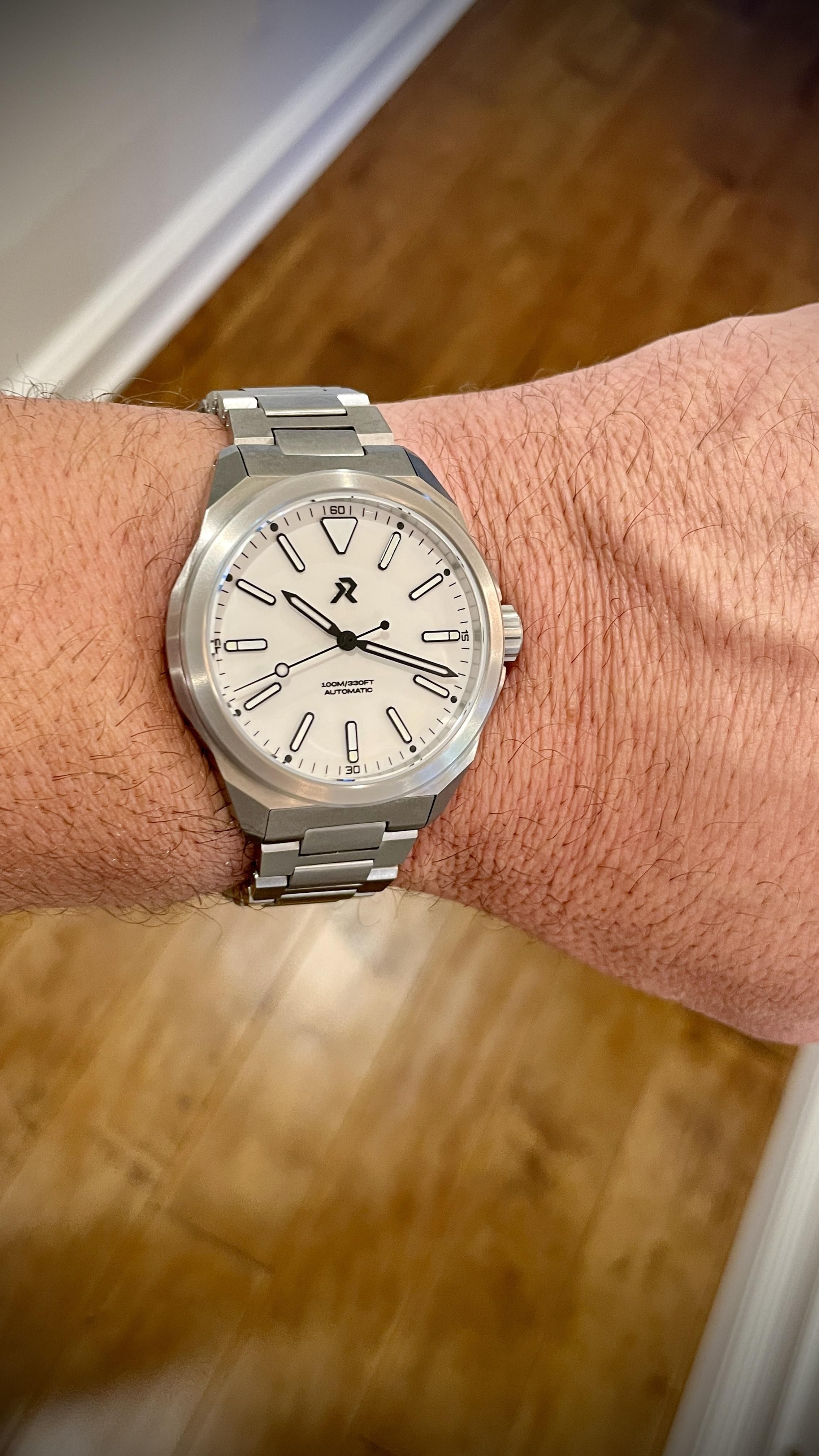 Review of the RZE Resolute Pro (Titanium, White Enamel 40mm) | WatchCrunch