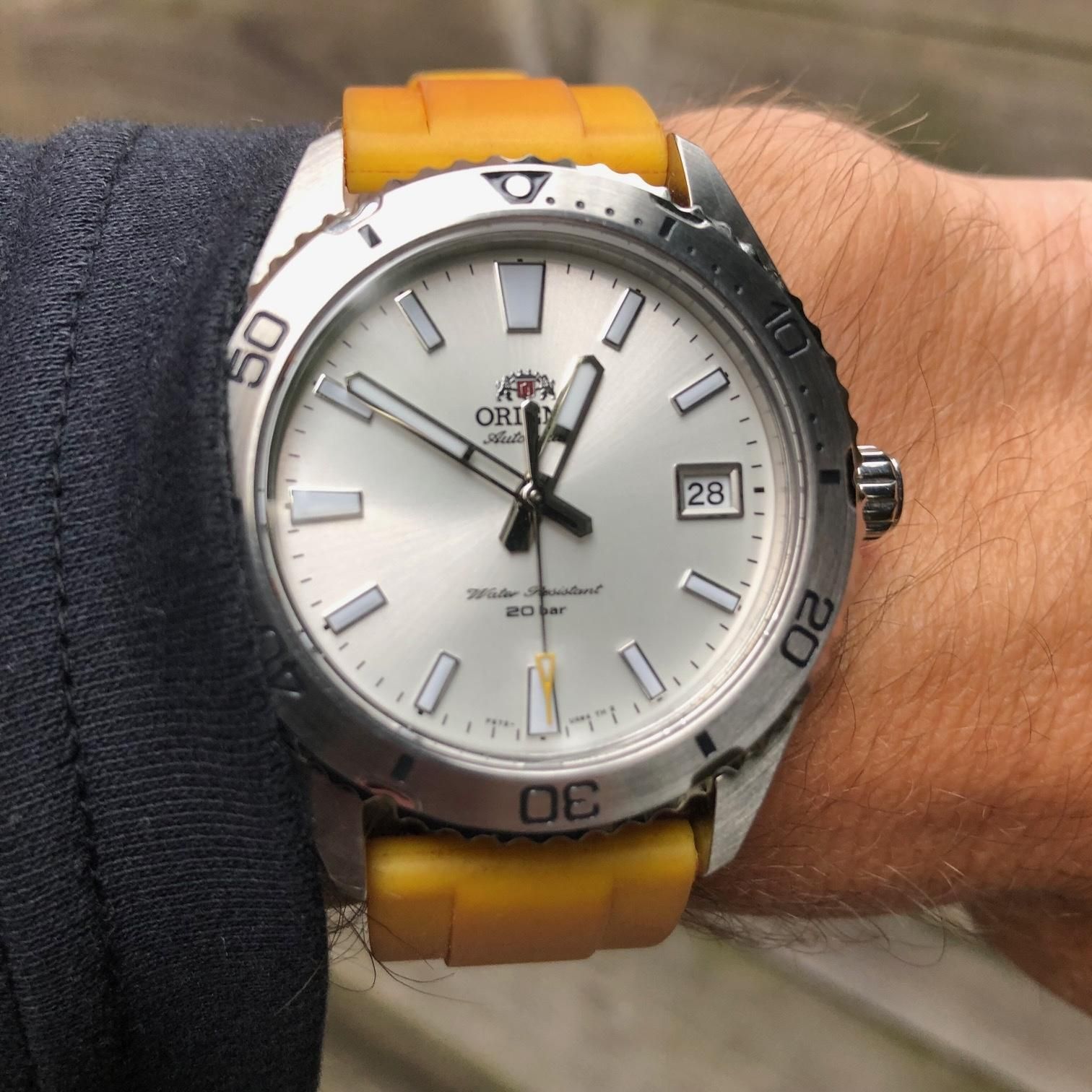 Orient Mako 40 - Strap test | WatchCrunch