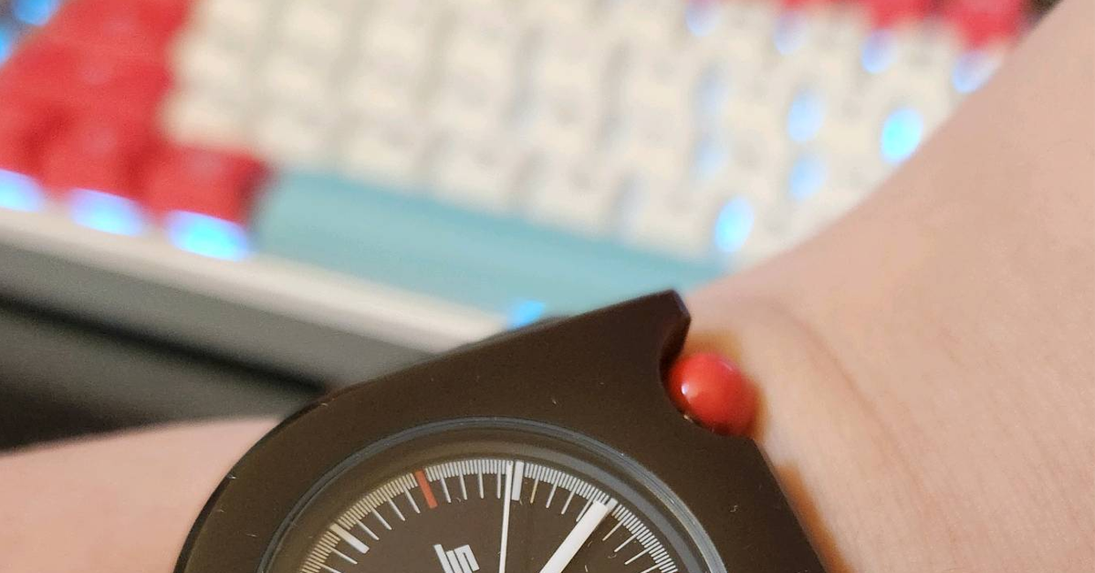 Lip Mach 2000 Red | WatchCrunch