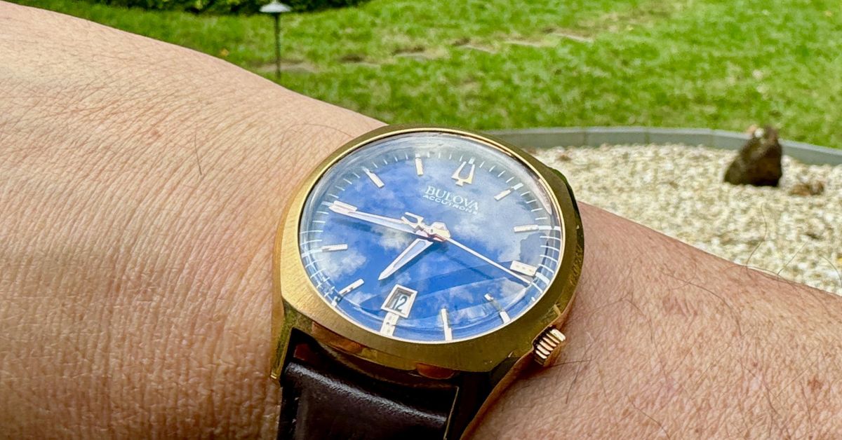 Bulova Accutron II | WatchCrunch