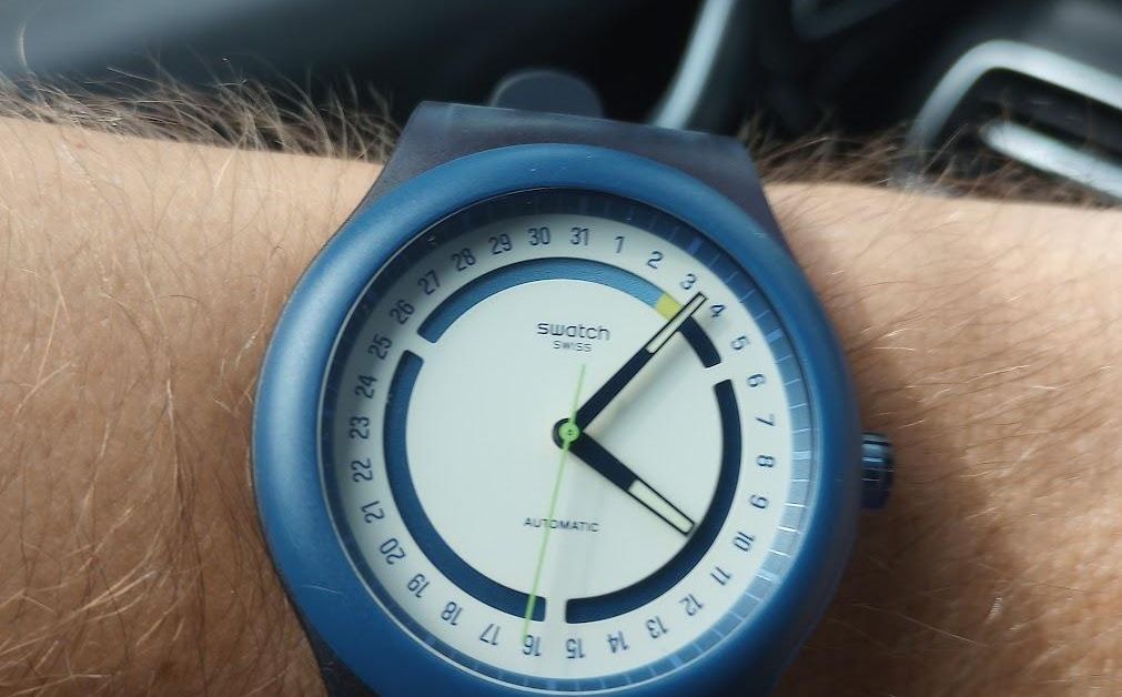 SISTEM51 HODINKEE STOPLIGHT NEON REMIX | WatchCrunch