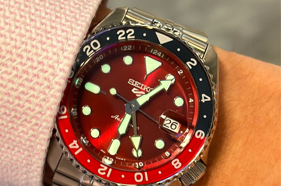 Seiko 5 gmt passion red ssk031 | WatchCrunch