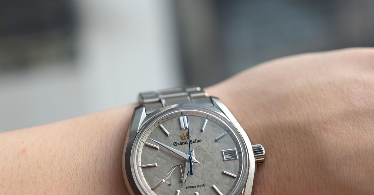 Grand Seiko SBGA415 Winter | WatchCrunch