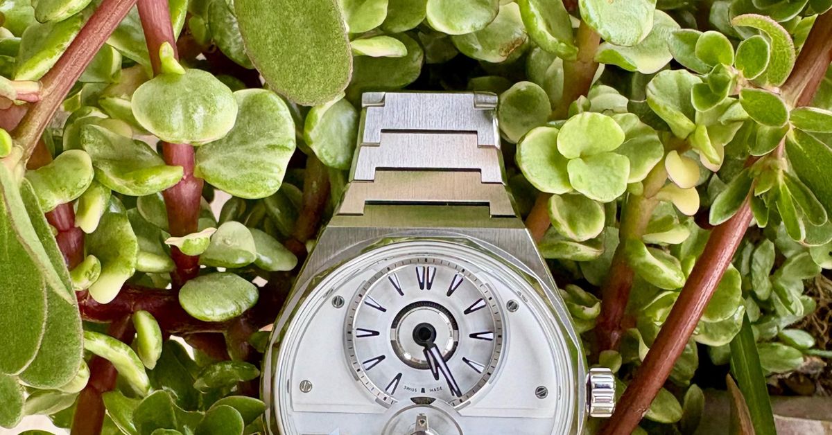 IT’S HERE! The “Sno-Loco” C12 Loco | WatchCrunch