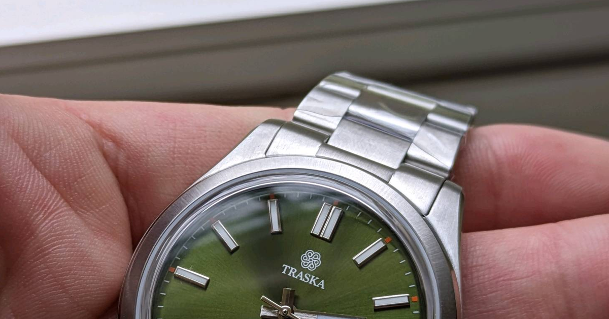 Traska Commuter 38 Review - Hunter Green | WatchCrunch