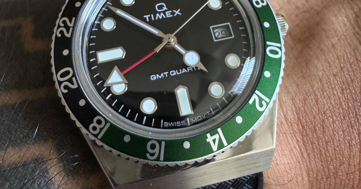 Q Timex GMT - Sprite | WatchCrunch