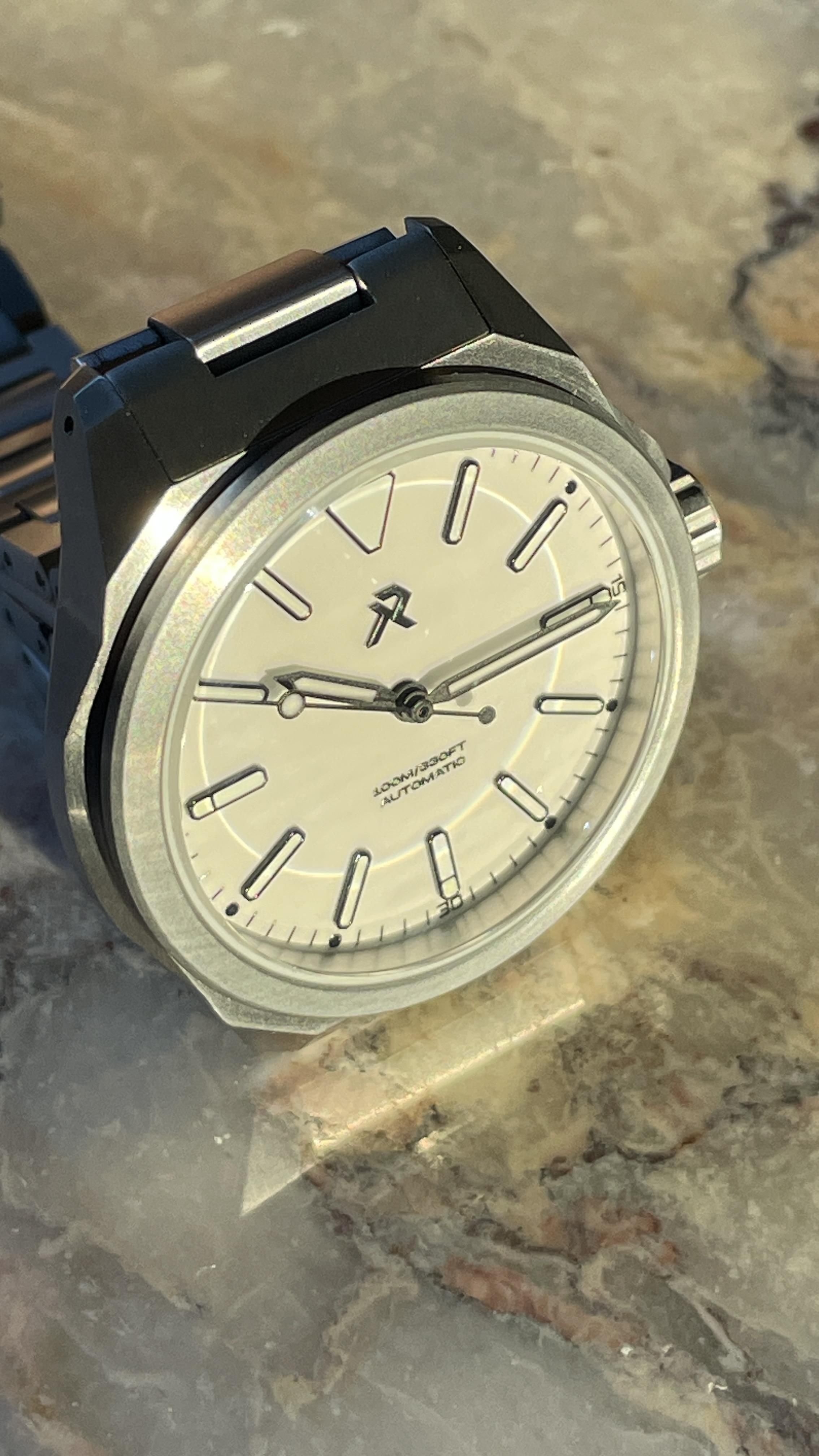 Review of the RZE Resolute Pro (Titanium, White Enamel 40mm) | WatchCrunch