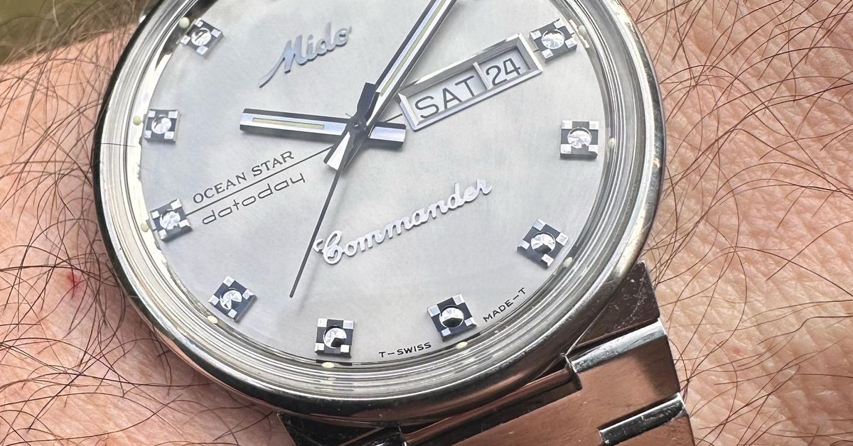 Mido Commander 8269 | WatchCrunch