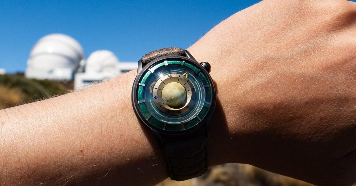 OVD Full Moon M1/F01 in front of the Teide Observatory 🌕 | WatchCrunch