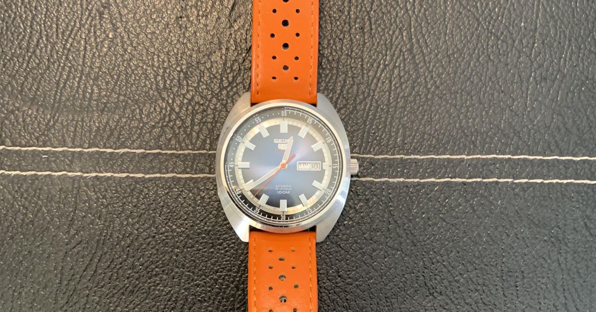Seiko 5 "Turtle" Style | WatchCrunch