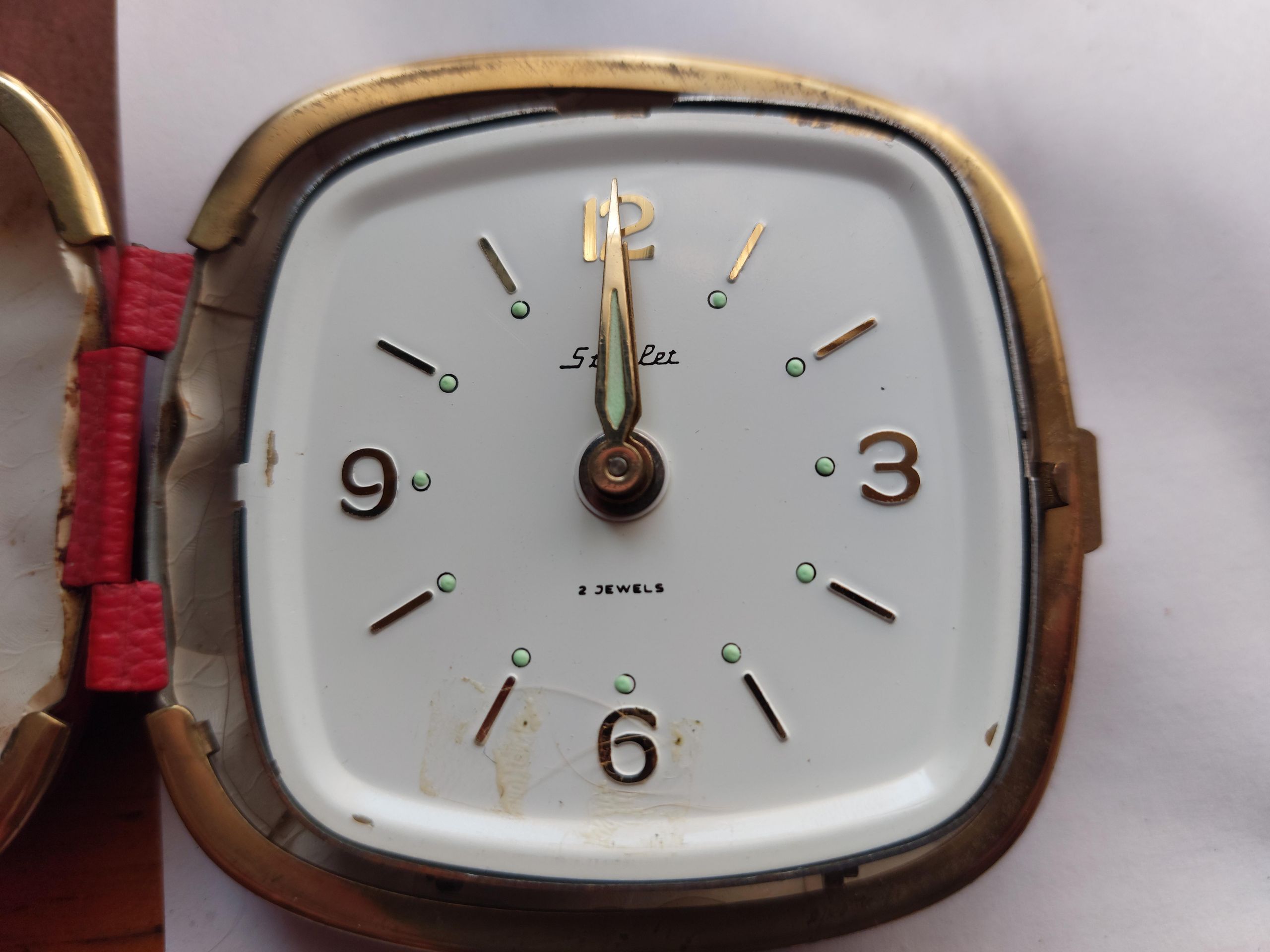 Starlet two-jewel alarm clock: how hard can it be? | WatchCrunch