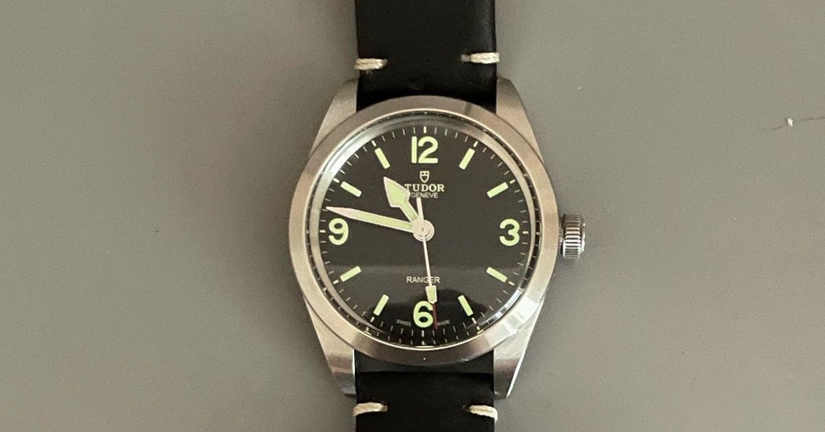 One watch - seven straps | WatchCrunch