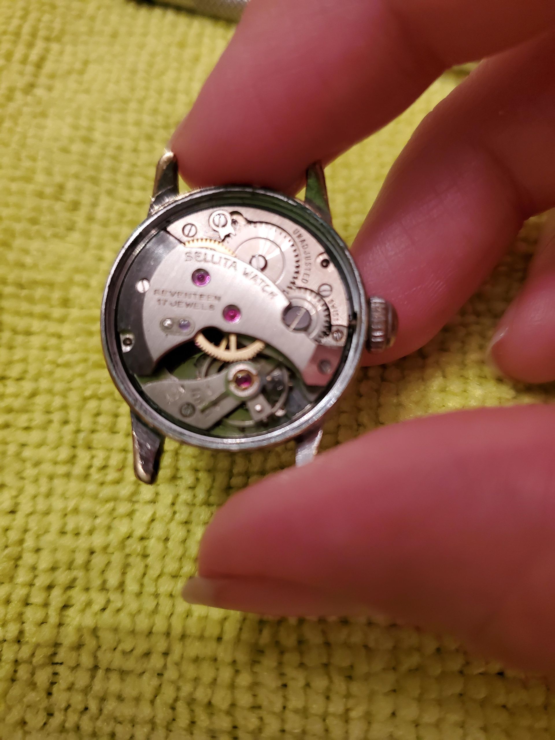 ACCRO Watch....17 jewels kzx swiss unadjusted | WatchCrunch