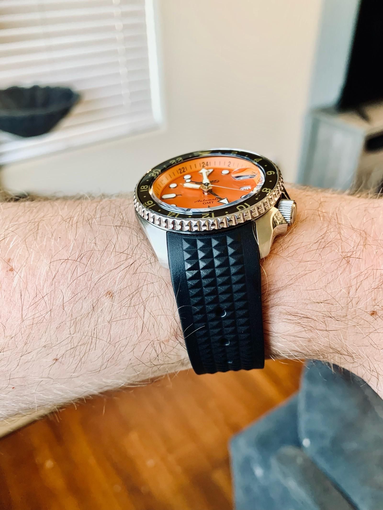 Seiko SSK005 on an Uncle Seiko curved end waffle strap! | WatchCrunch