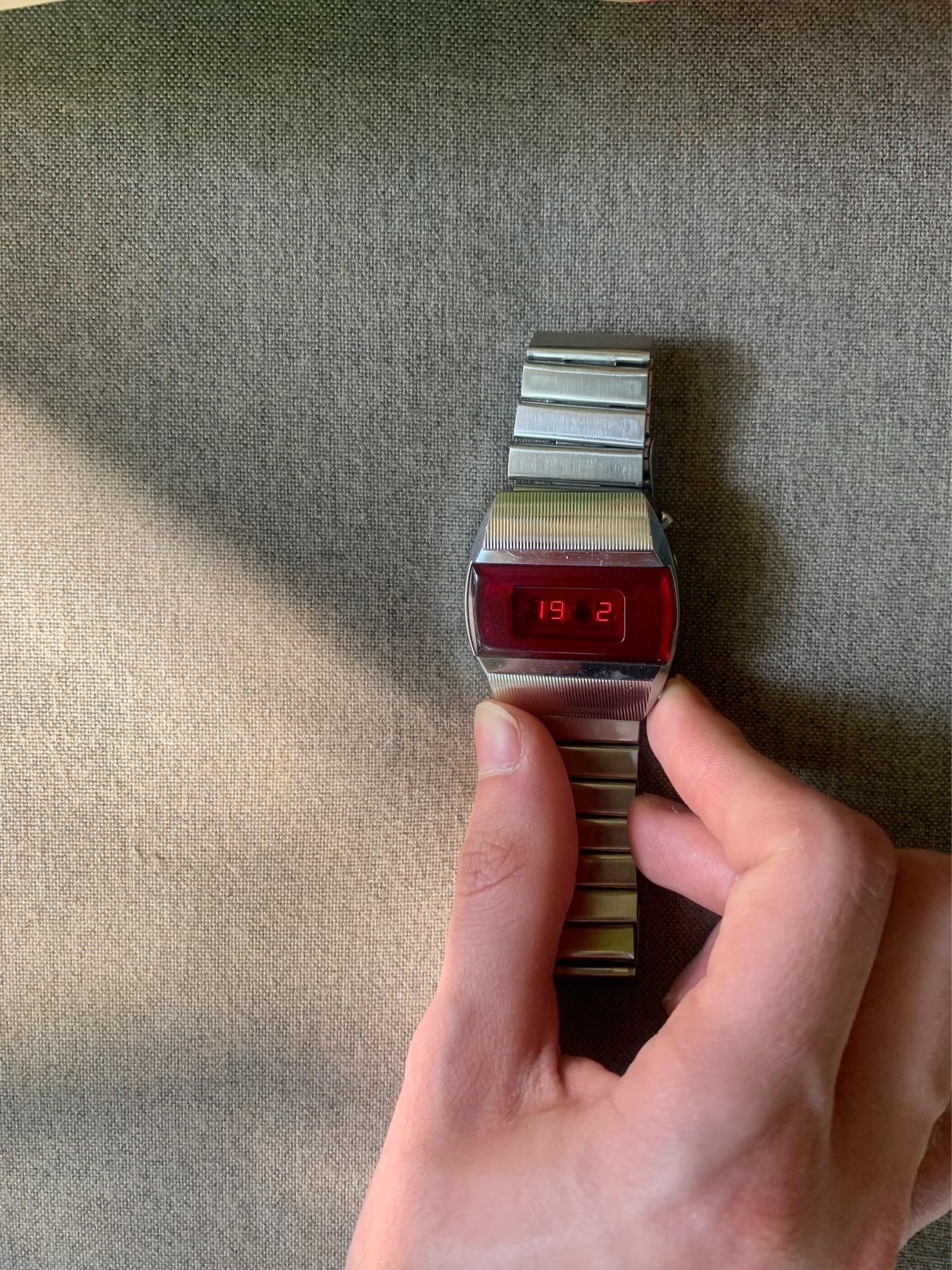 Soviet Electronika 1 LED watch | WatchCrunch